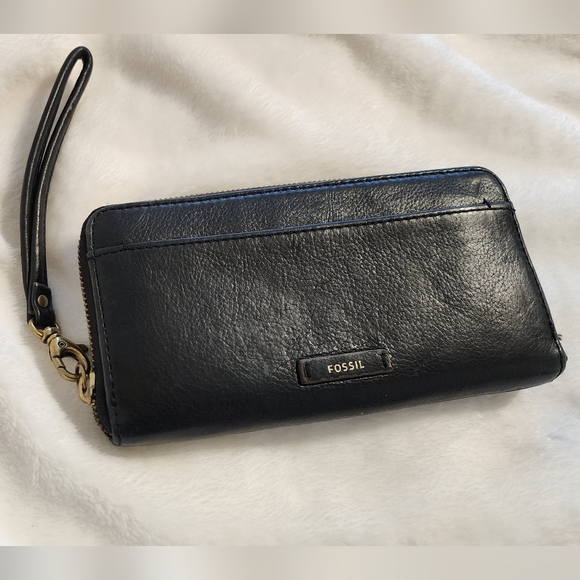 Fossil | Bags | Fossil Leather Zip Wallet Wristlet Black | Poshmark